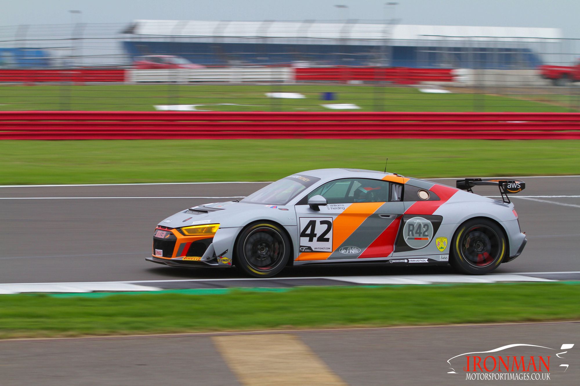 2 SEAS MOTORSPORT win from Pole on their British GT comeback