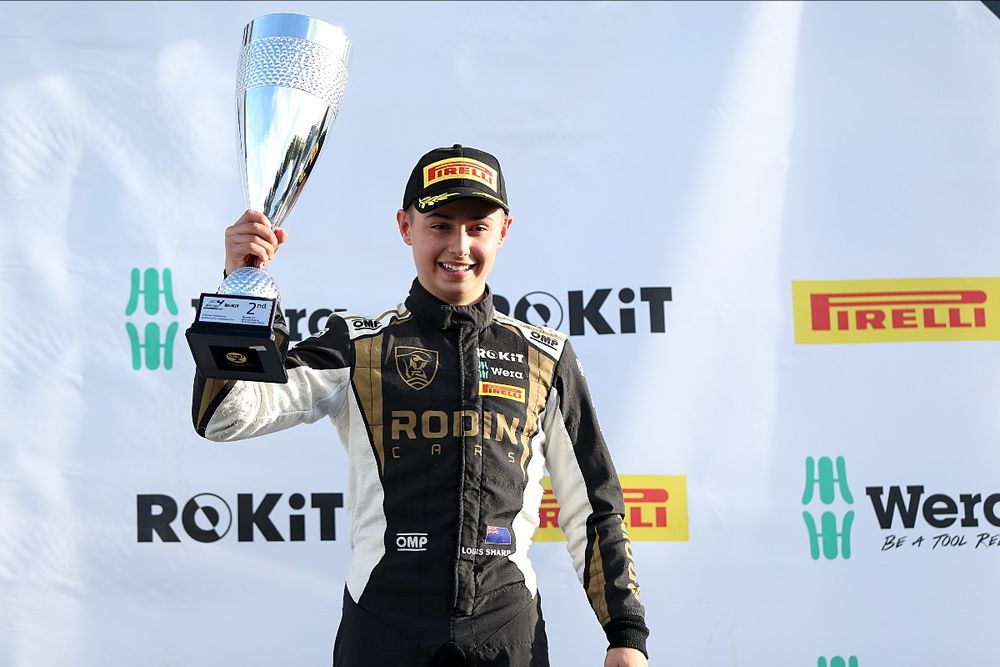 Louis Sharp signs off with double podium at Brands Hatch..